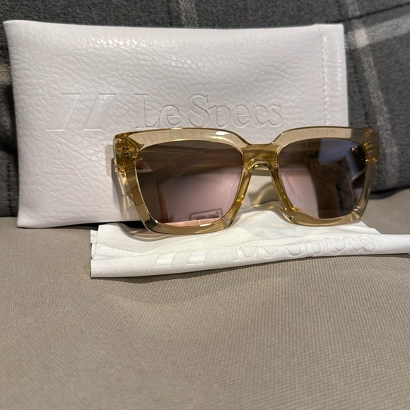 Le Specs | Accessories | Le Specs Weekend Riot Sunglasses Nwot | Poshmark